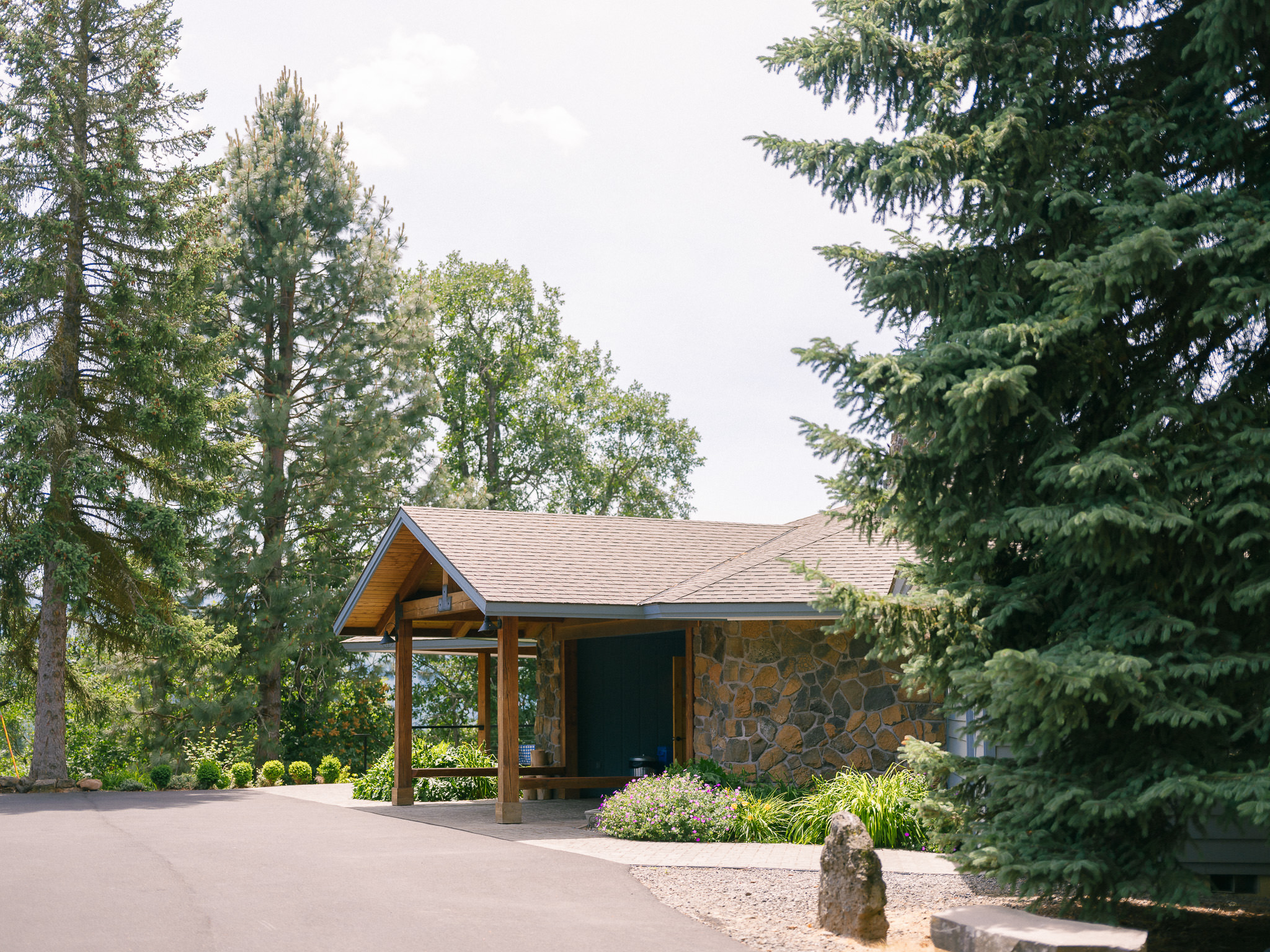 Zoe & Jacob's Colorful Crag Rat Hut Wedding in Hood River ...